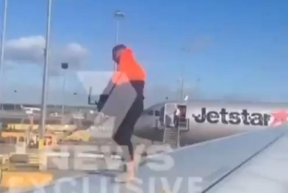 Z samolotu wysiadł po skrzydle | dlapilota.pl